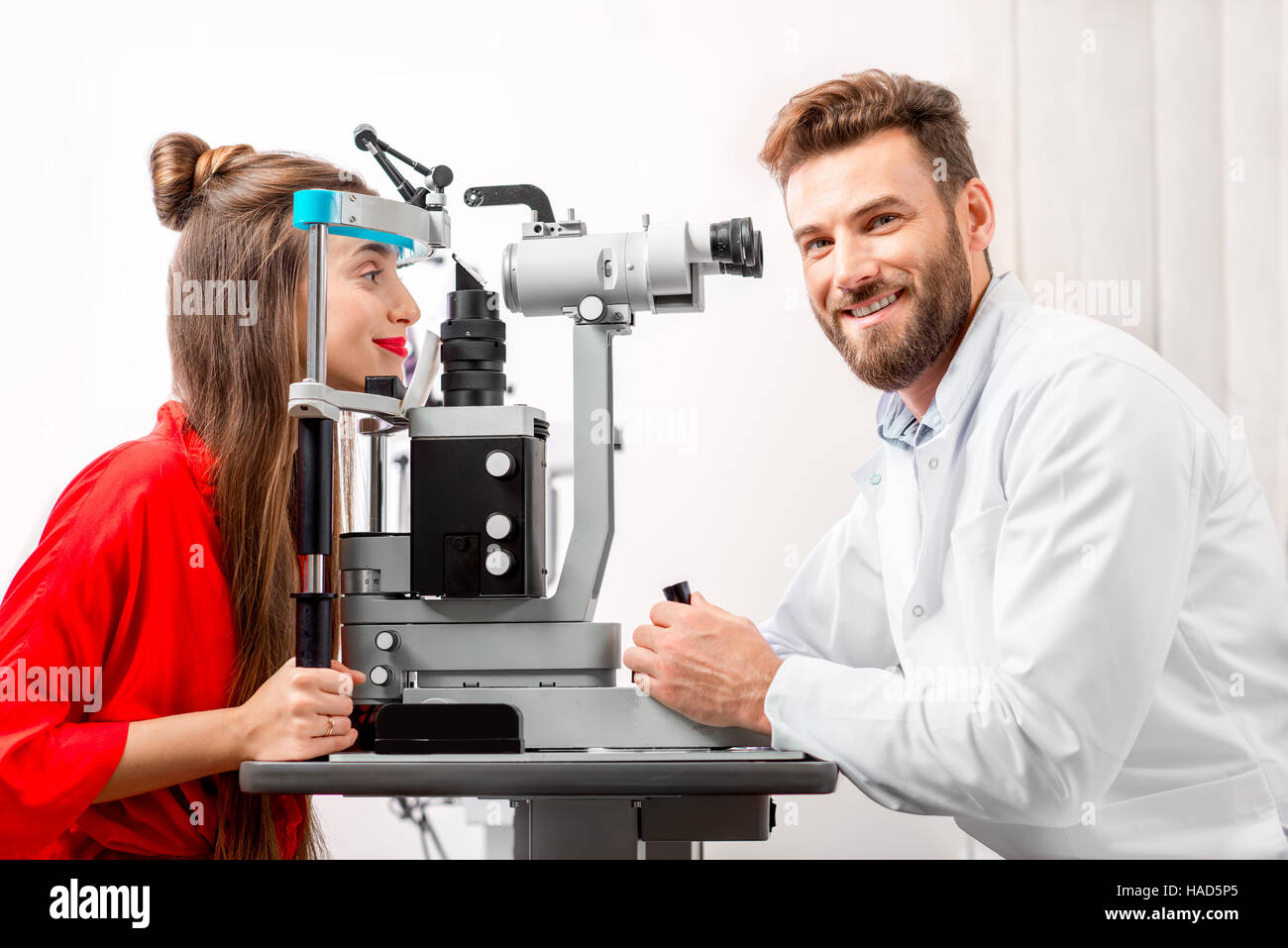 Eye doctor checking vision Stock Photo - Alamy