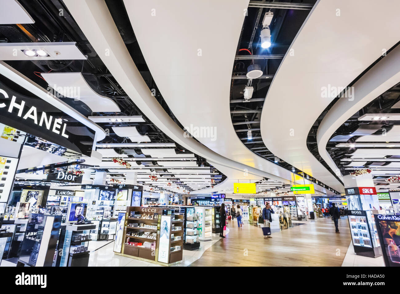 England, London, Heathrow Airport, Duty Free Shopping Arcade Stock Photo - Alamy