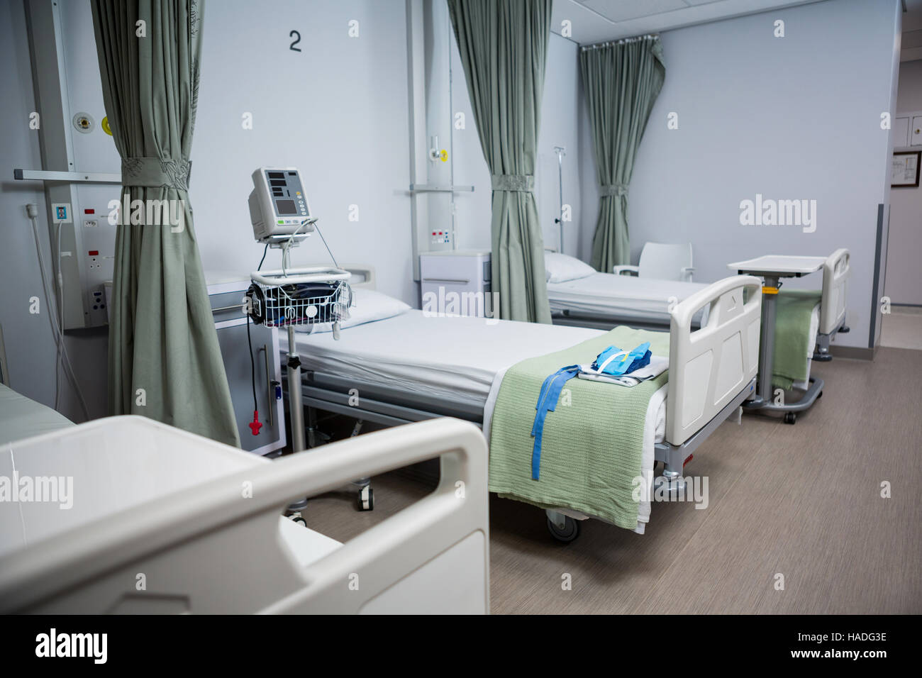 View of empty hospital beds in ward Stock Photo - Alamy
