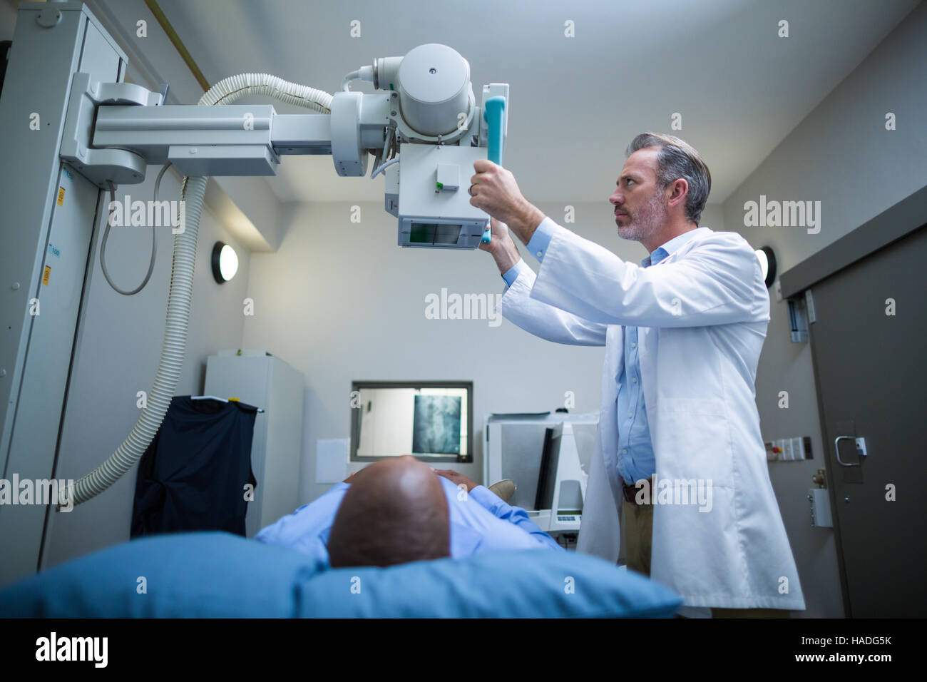 Male doctor sets up the machine to x-ray over patient Stock Photo - Alamy