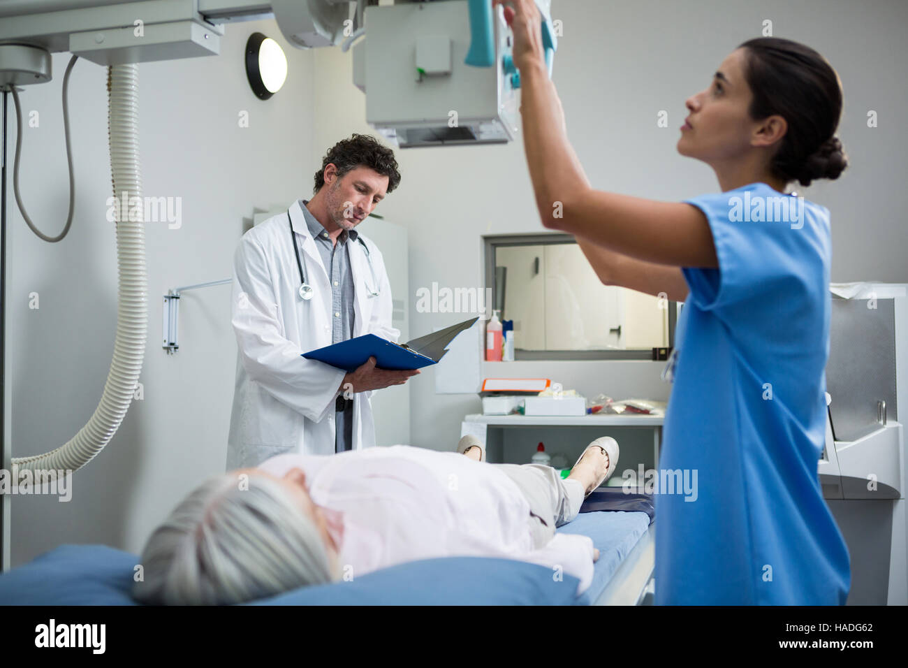 Doctors performing a x-ray test on patient chest Stock Photo - Alamy
