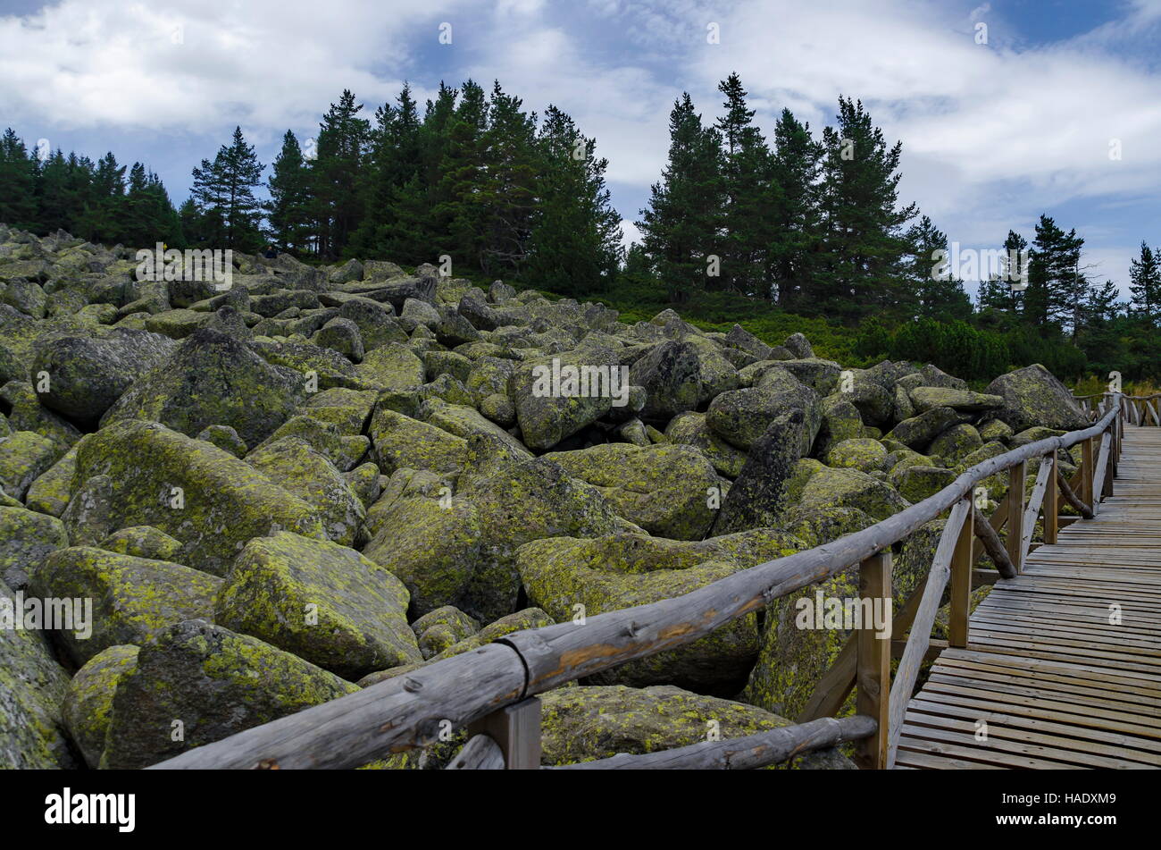 Stone bridge wallpapers hi-res stock photography and images - Alamy