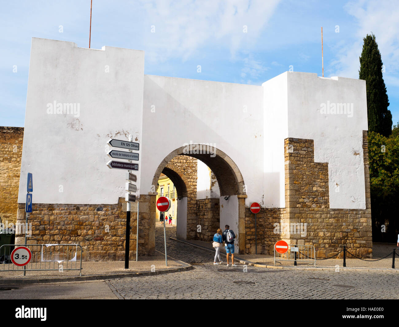 Arco do Repouso in old town Faro - Algarve region, Portugal Stock Photo ...