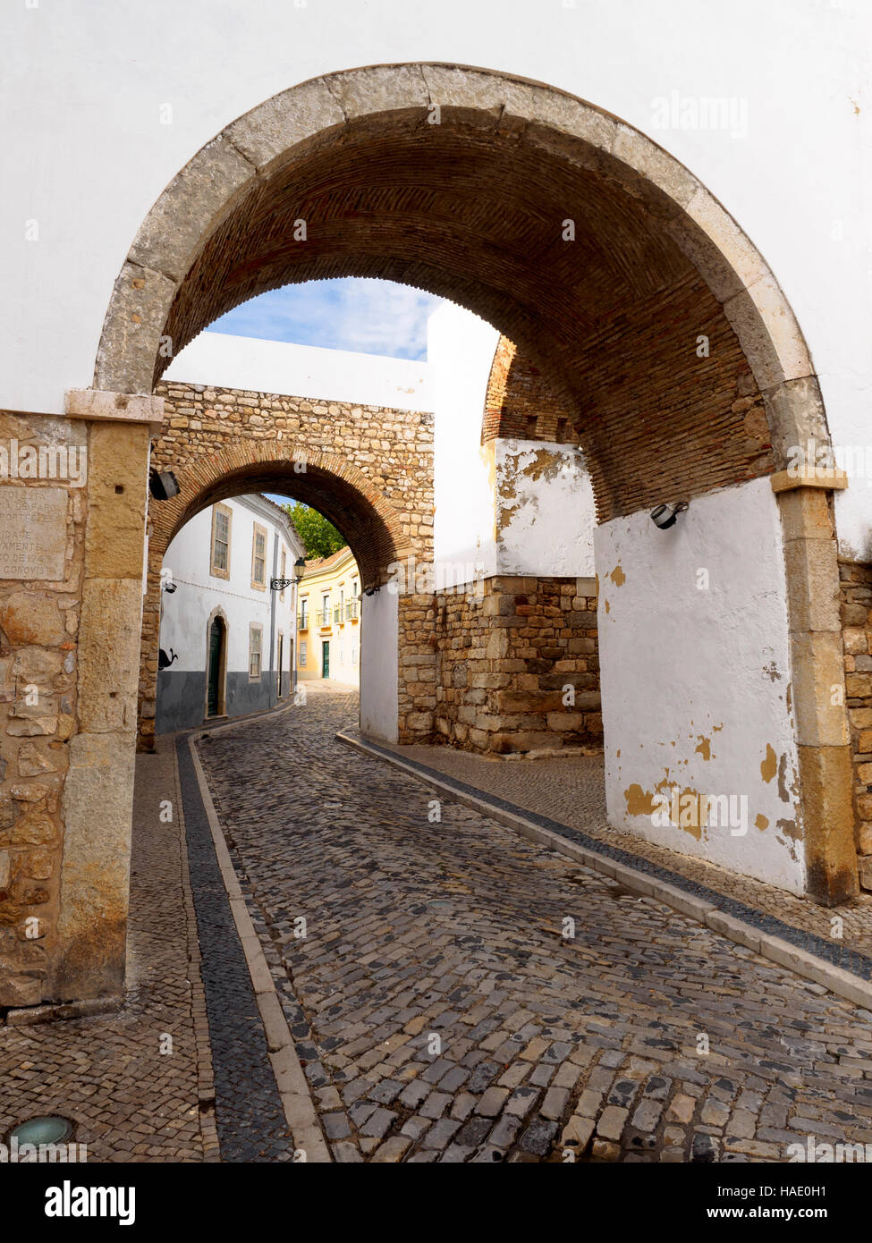 Arco do Repouso in old town Faro - Algarve region, Portugal Stock Photo ...
