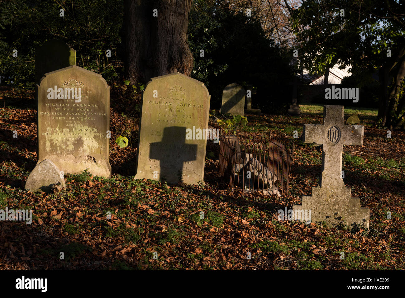 Victorian graveyard hi-res stock photography and images - Alamy