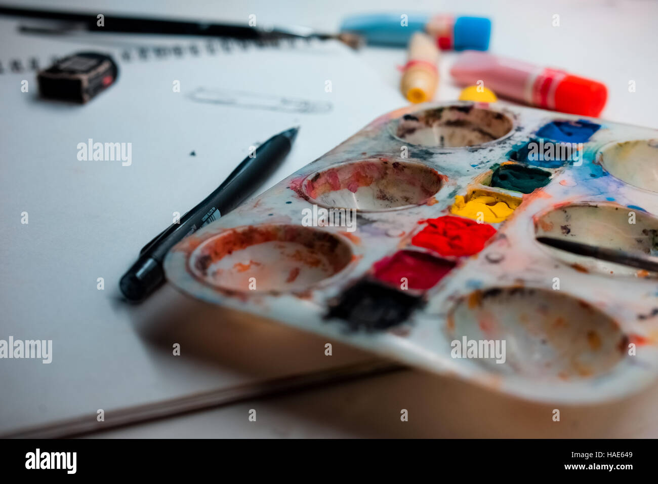 Palette paint hi-res stock photography and images - Alamy