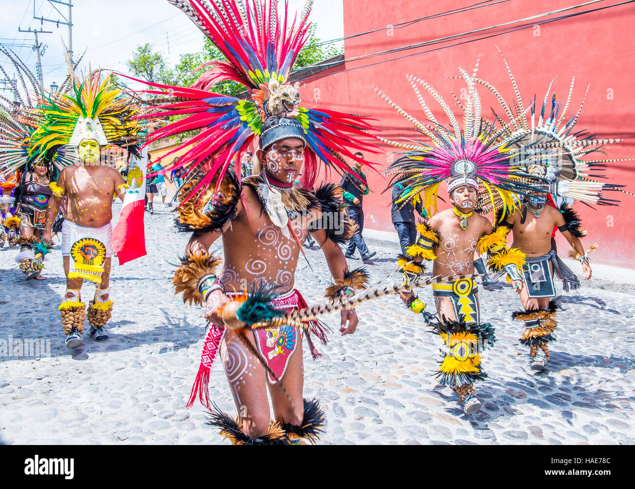 Native Americans with traditional costume participate at the festival ...