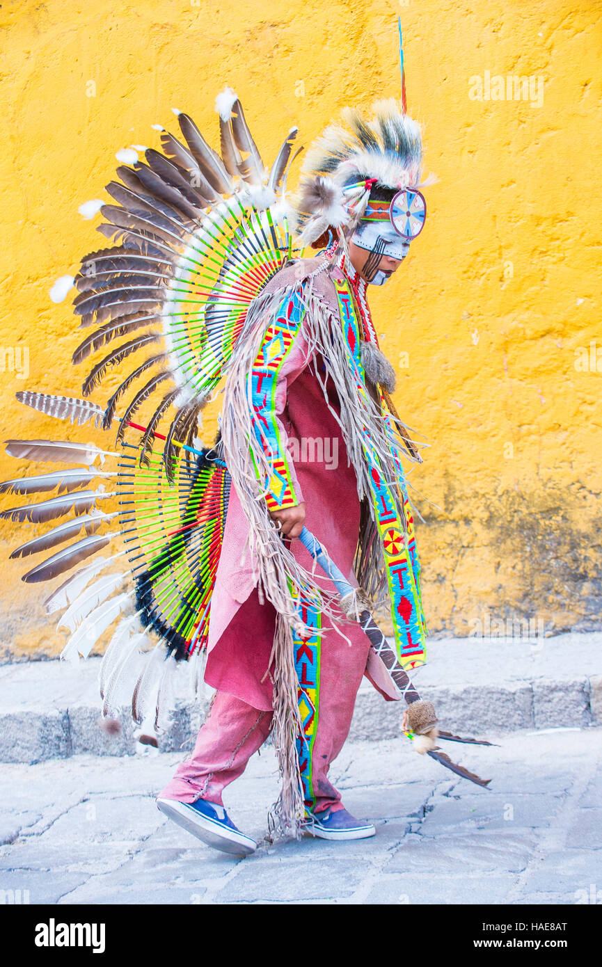 Maya in traditional costume hi-res stock photography and images - Alamy