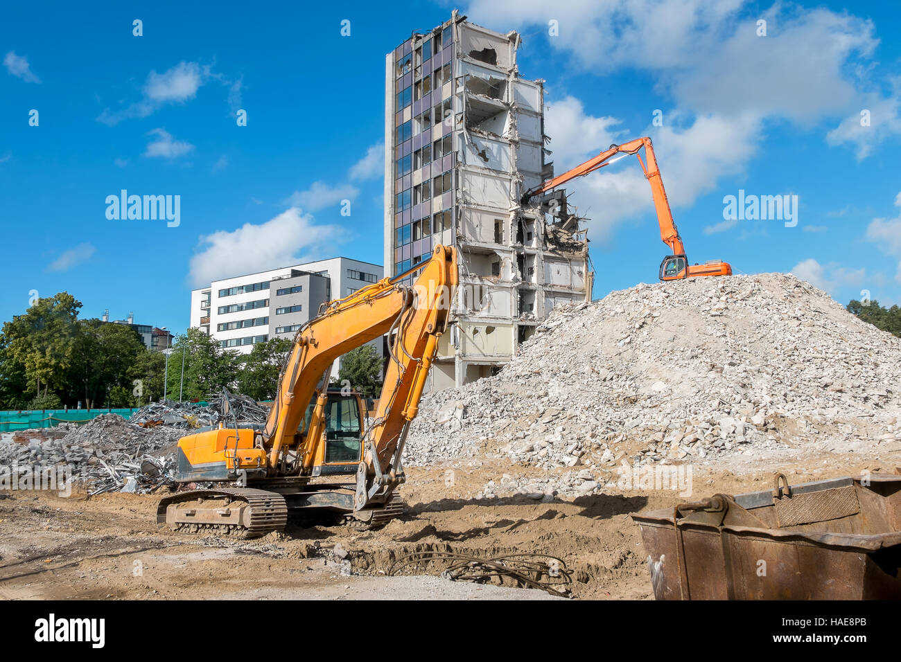 Destruction of high building Stock Photo - Alamy