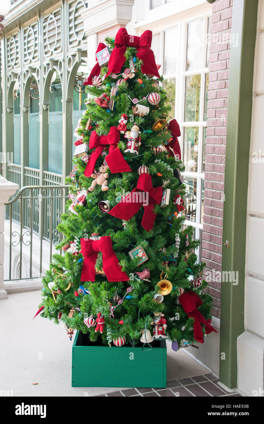 Decorated outdoor Christmas Tree Stock Photo - Alamy