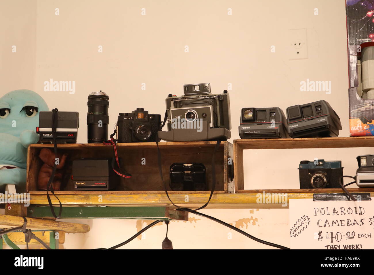 Old camera sale hi-res stock photography and images - Alamy