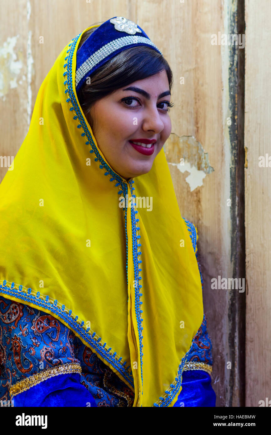 Iranian woman in Shiraz Stock Photo - Alamy