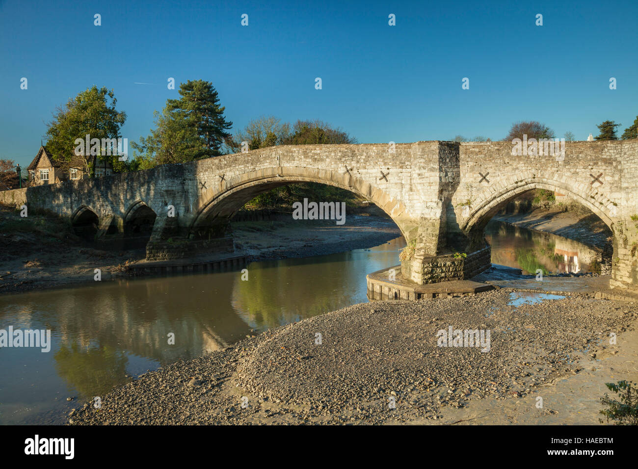 Autumn morning the historic bridge over Medway river in Aylesford, Kent ...