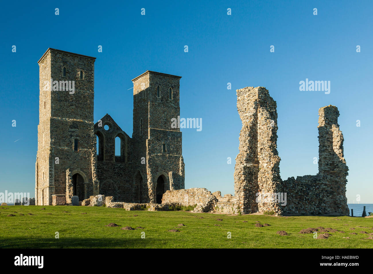Abbey towers hi-res stock photography and images - Alamy
