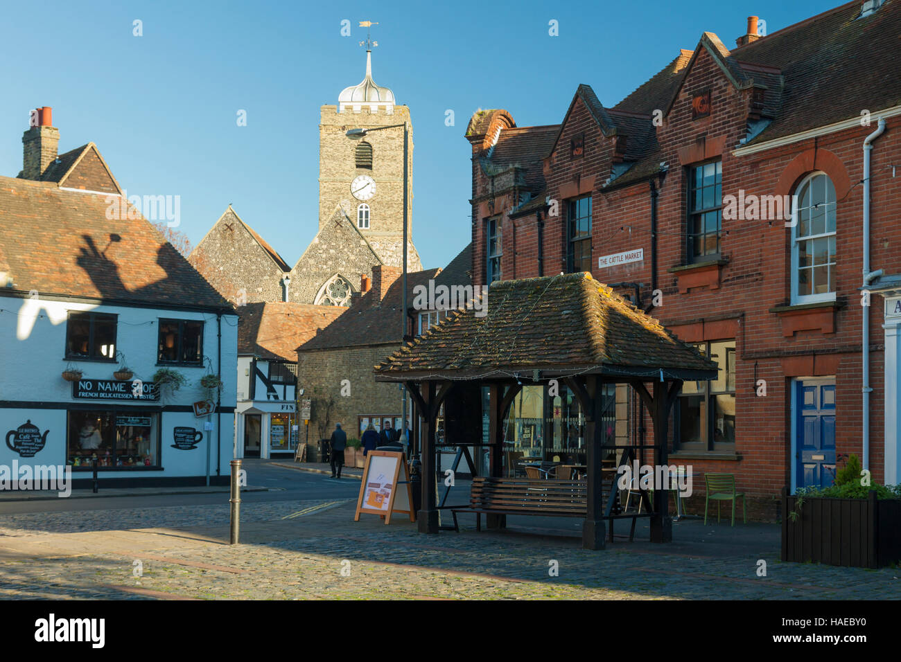 Town square uk hi-res stock photography and images - Alamy
