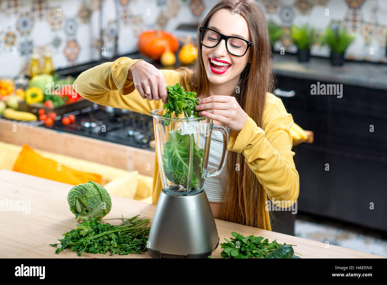 Woman making smoothie Stock Photo - Alamy