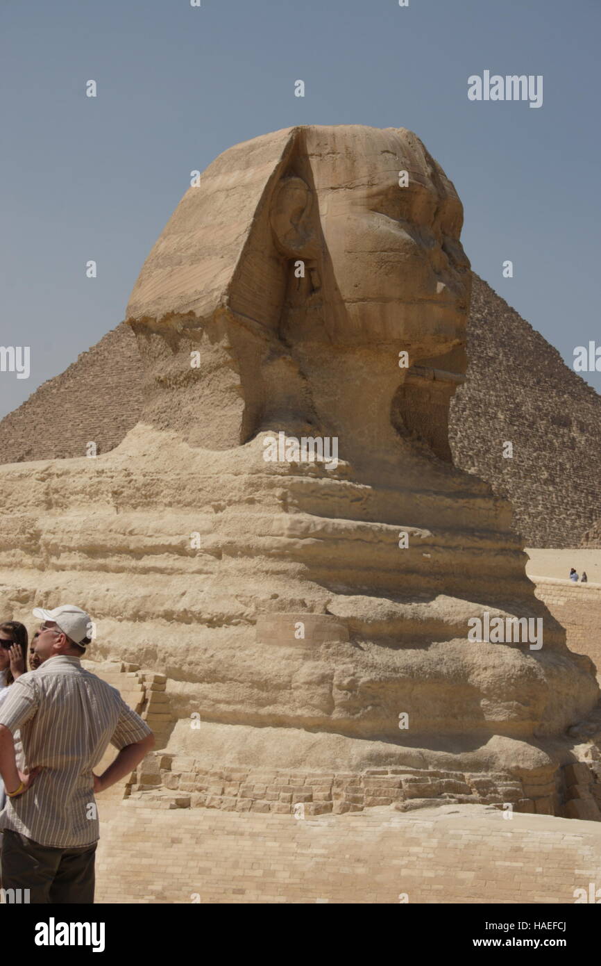 Pyramid people hi-res stock photography and images - Alamy