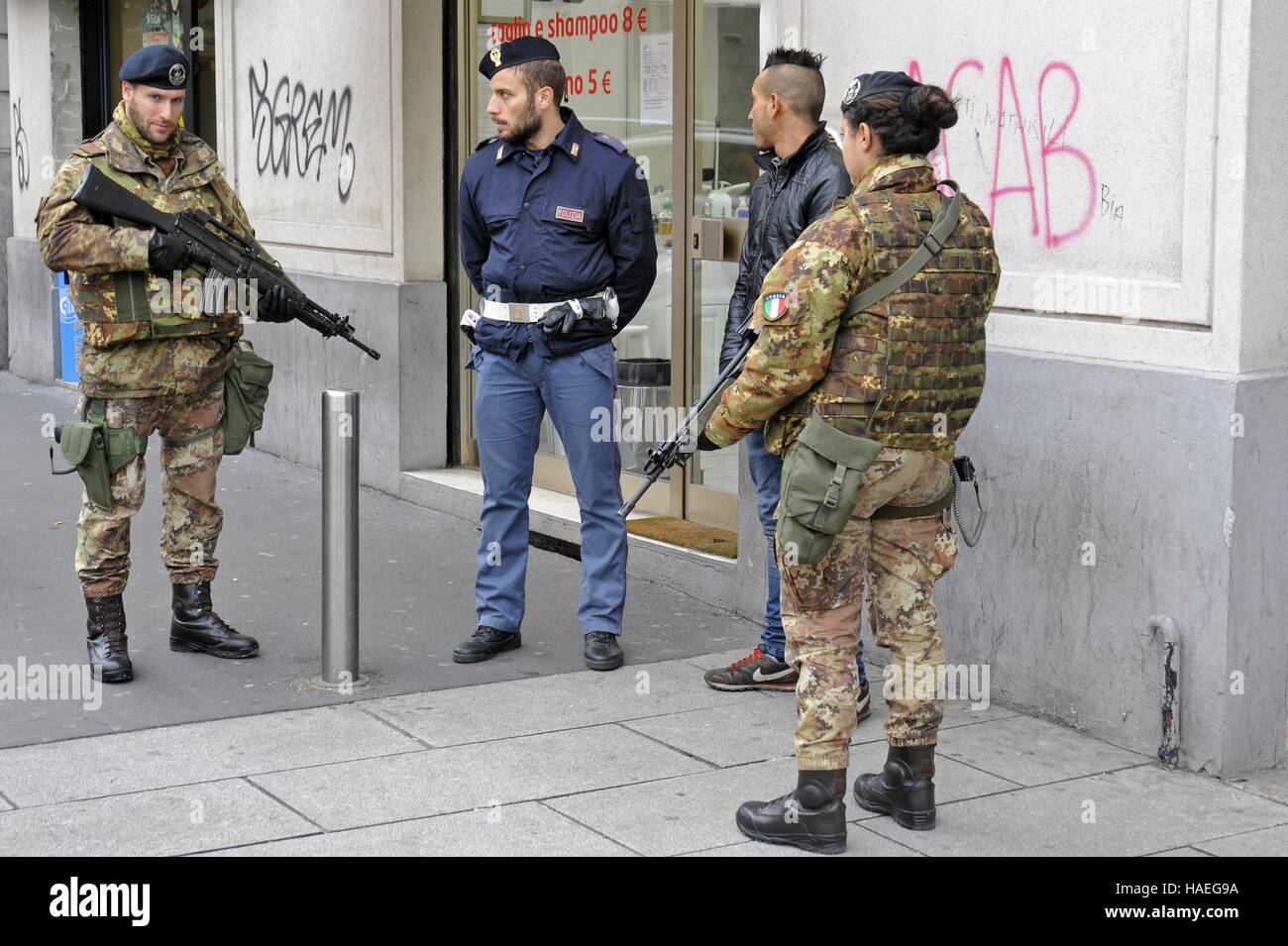 Milan, November 2016, mixed patrols of police and Army for control of ...