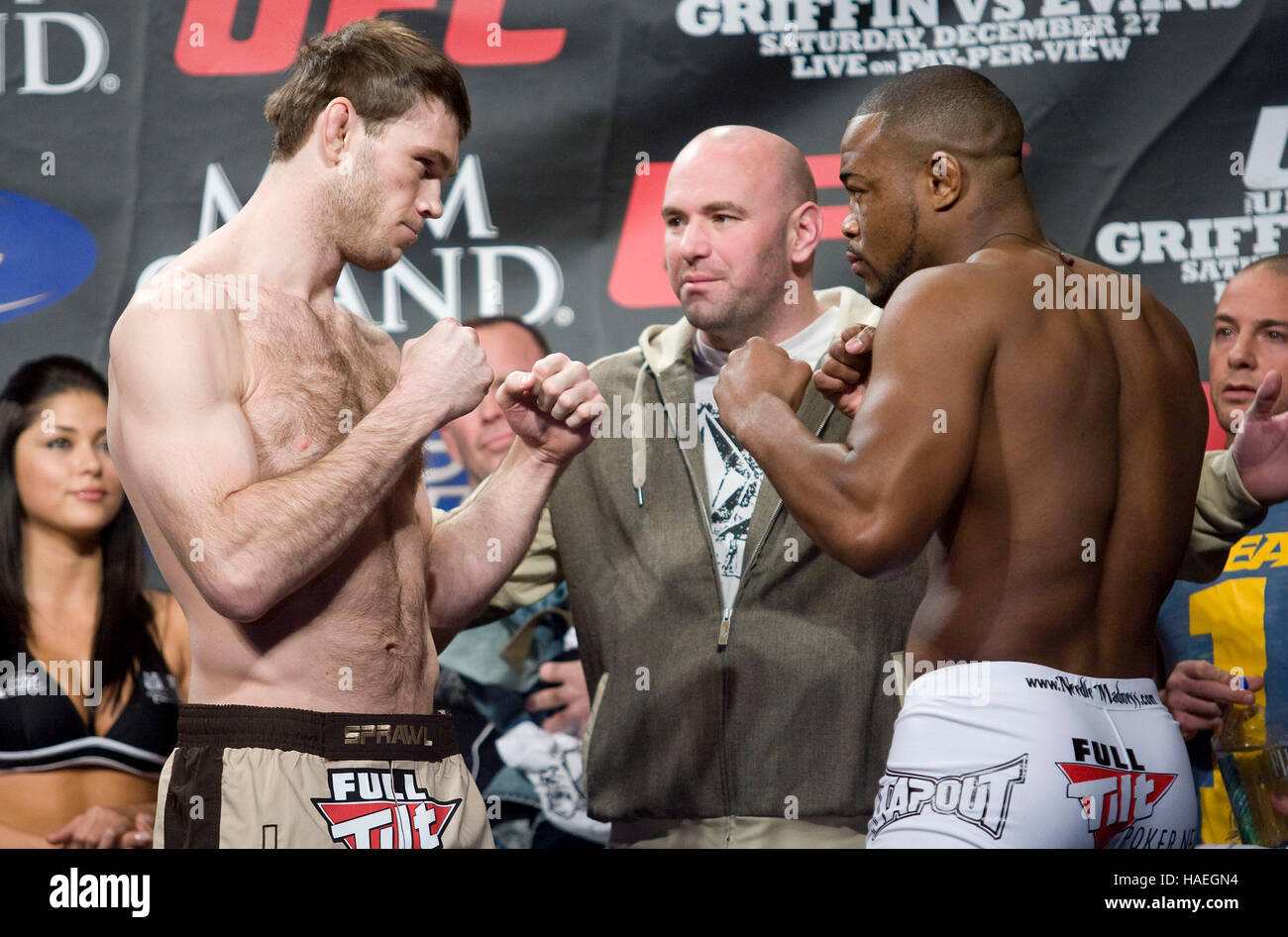 Forrest Griffin, left, and Rashad Evans square-off at the UFC 92 weigh ...