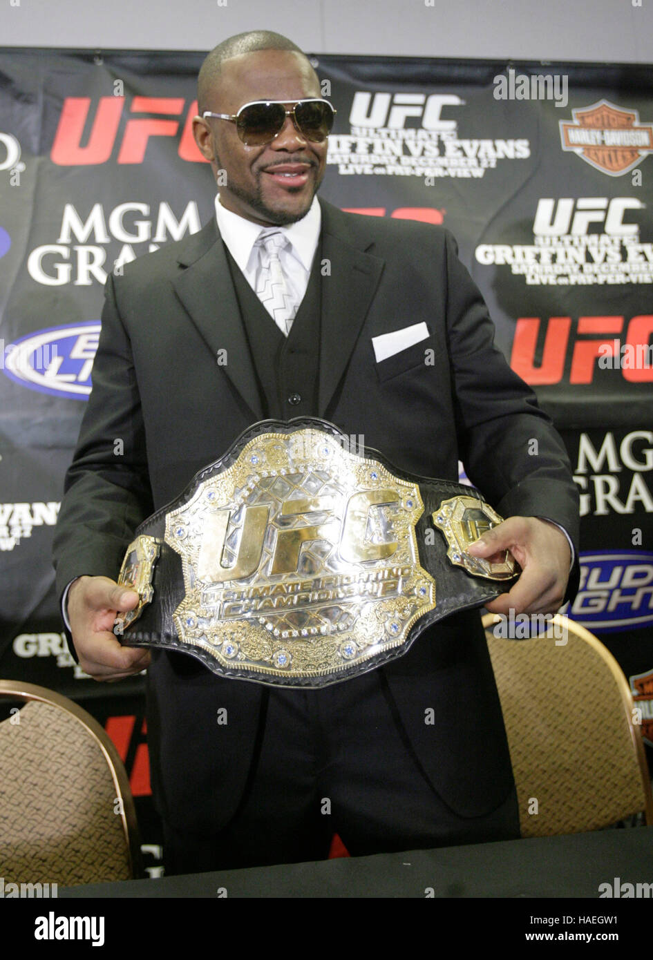 Rashad Evans holds his belt at UFC 92 at the MGM Grand Arena on ...
