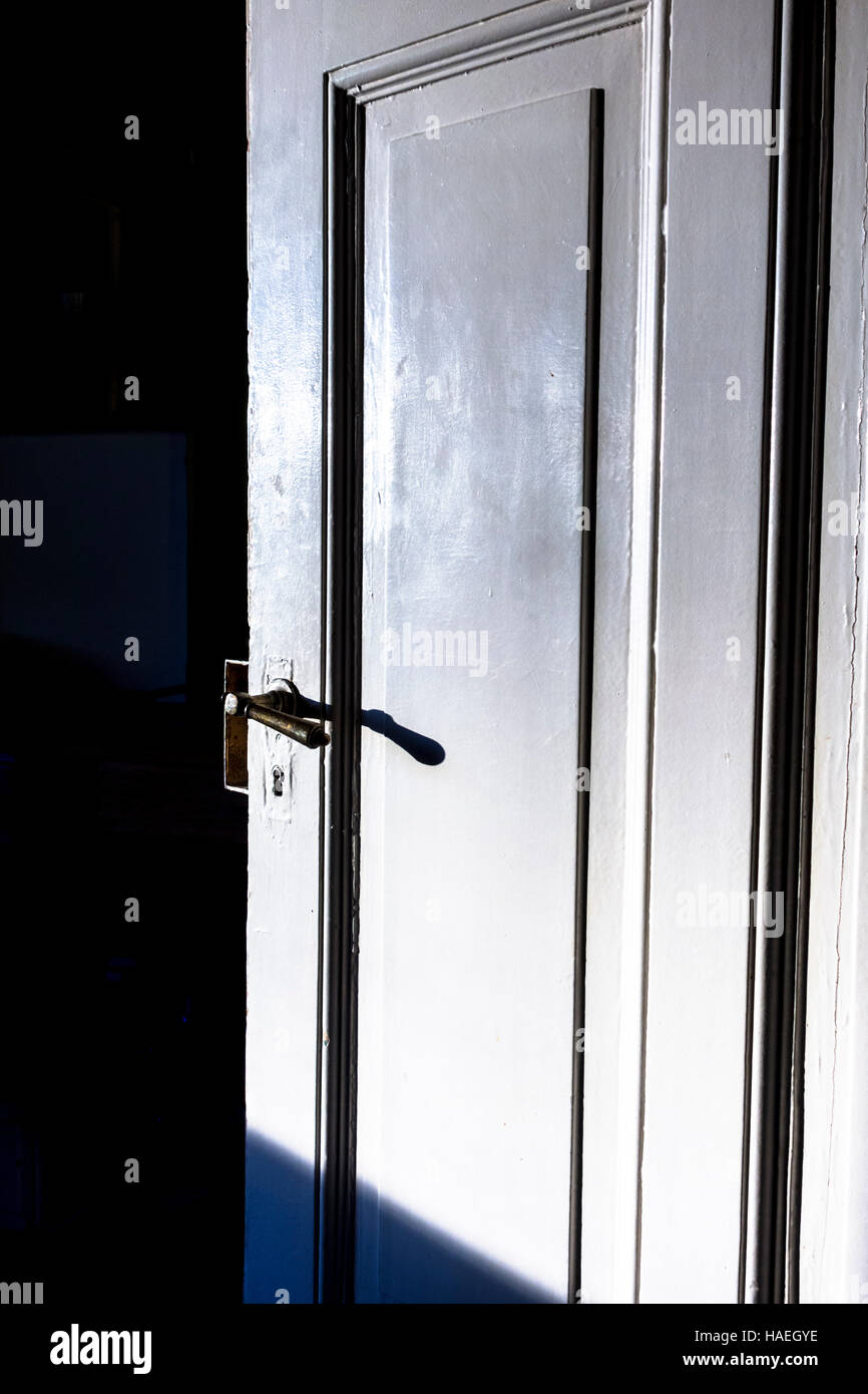 Open door hi-res stock photography and images - Alamy