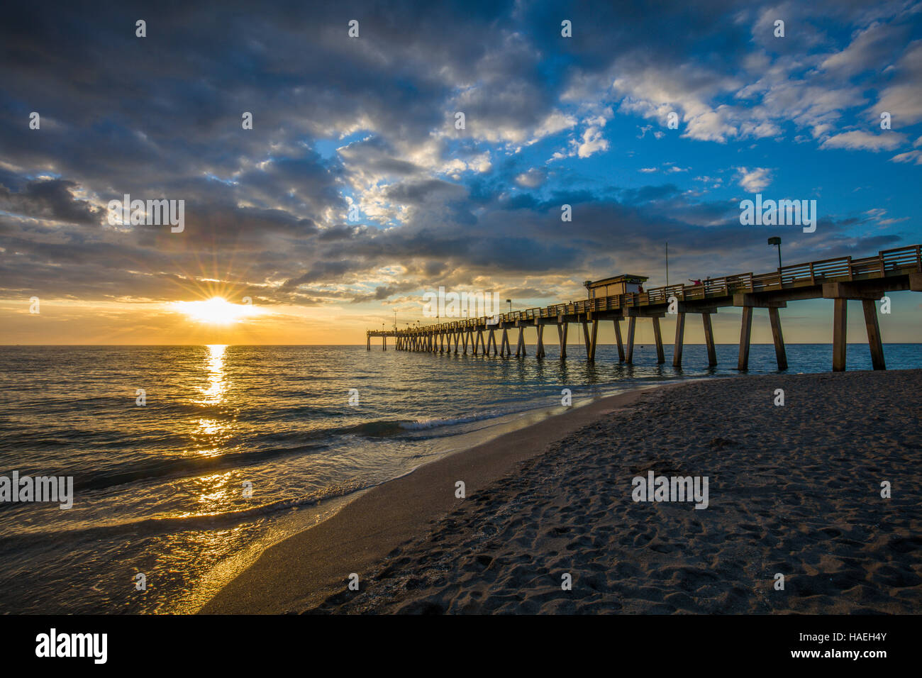 Sunset over Gulf of Mexico and Venice Pier from the beach in Venice on ...