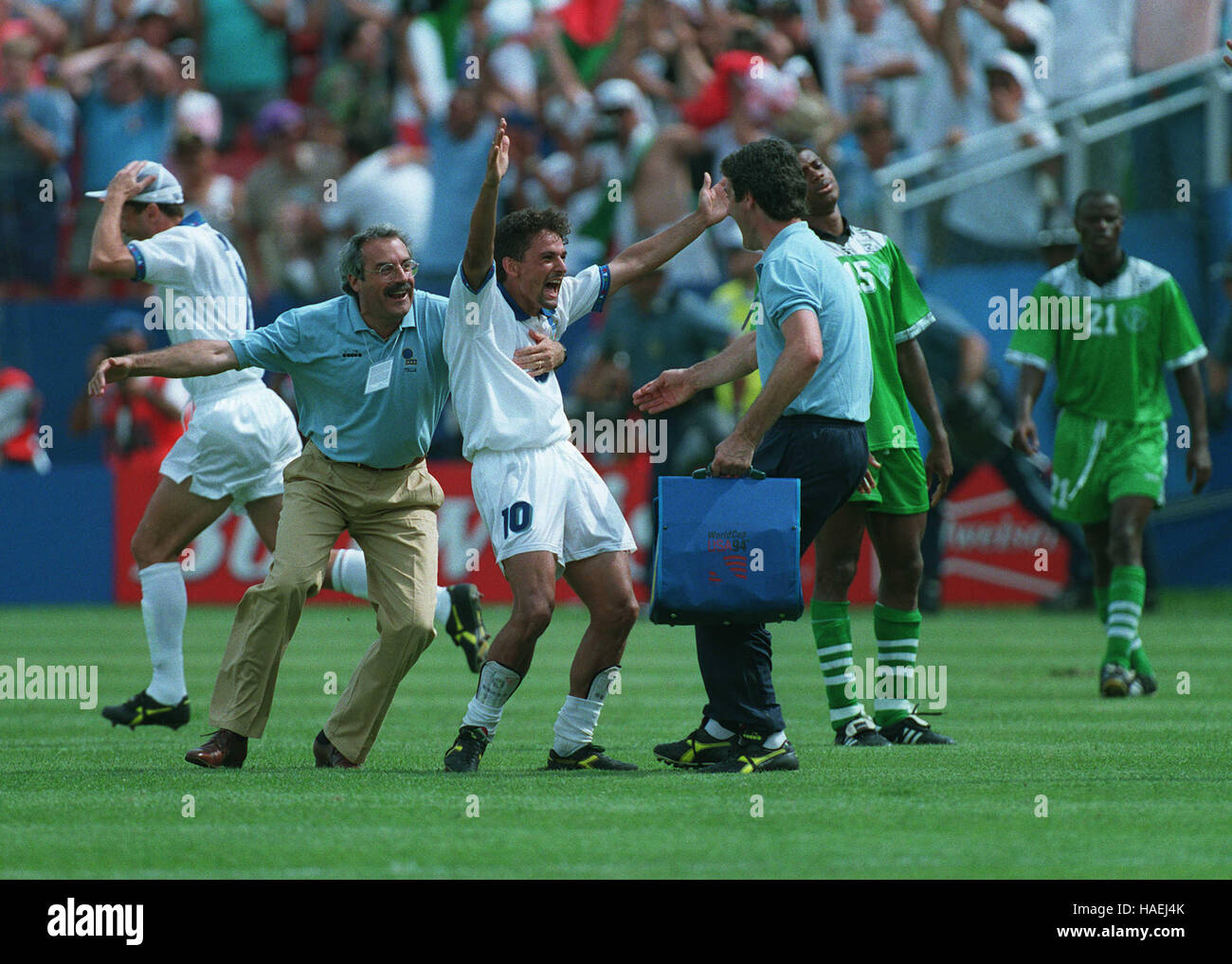 ROBERTO BAGGIO CELEBRATES WINNING GOAL AGAINST NIGERIA 11 July 1994 ...