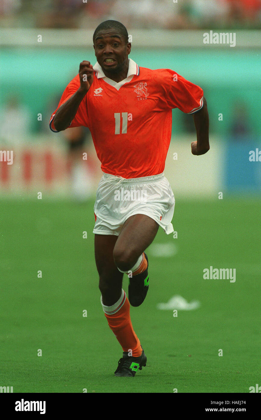 BRYAN ROY HOLLAND & NOTTINGHAM FOREST 12 July 1994 Stock Photo - Alamy