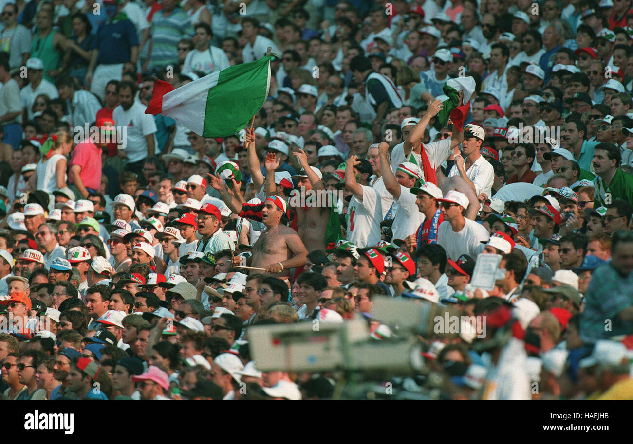 ITALIAN FOOTBALL FANS WORLD CUP USA 22 July 1994 Stock Photo - Alamy