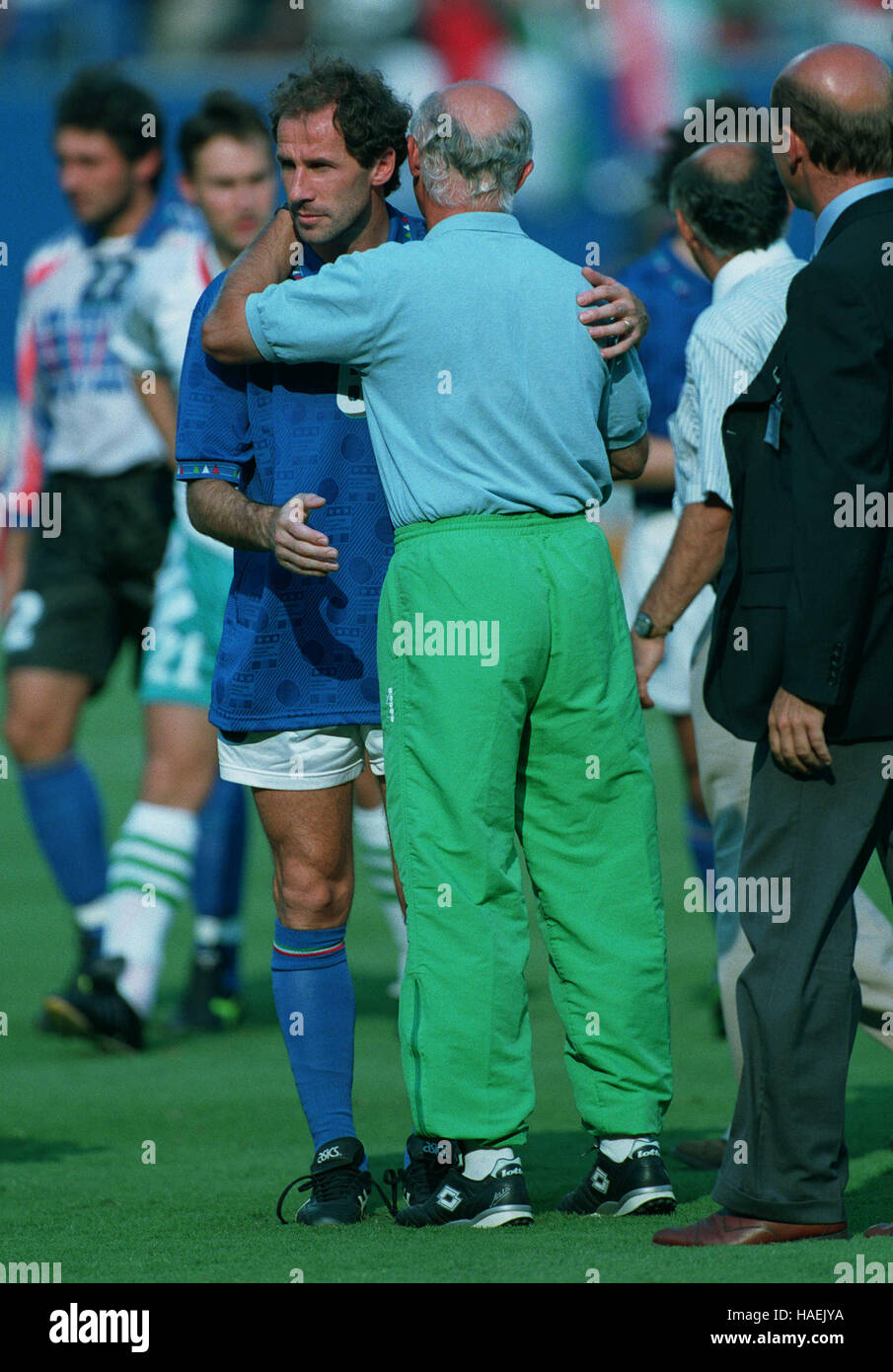 BARESI CONGRATULATES SACCHI ITALY V BULGARIA SEMI-FINAL NY 13 July 1994 ...