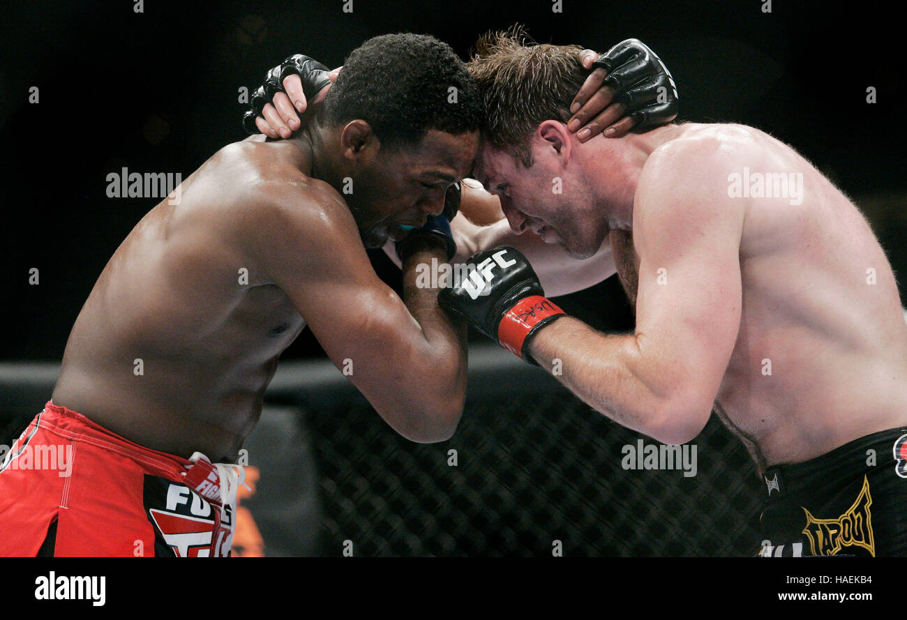 Jon Jones, left, fights Stephan Bonnar at UFC 94 at the MGM Grand Arena ...