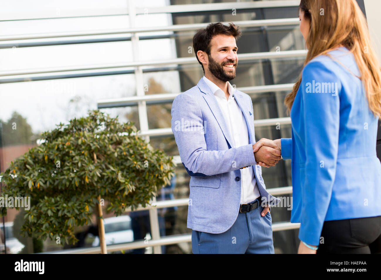 Shake hands hi-res stock photography and images - Alamy