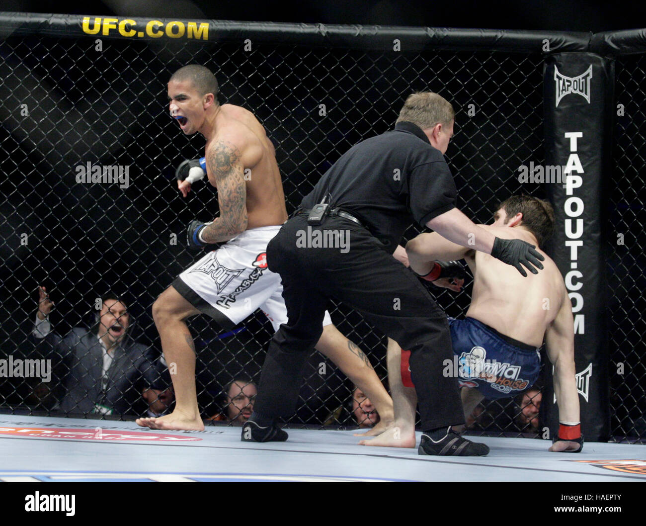 Aaron Riley, right, is stopped by referee during fight against Shane ...