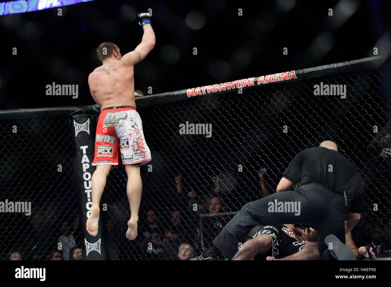 Shane Carwin, left, celebrates his victory over Gabriel Gonzaga during ...