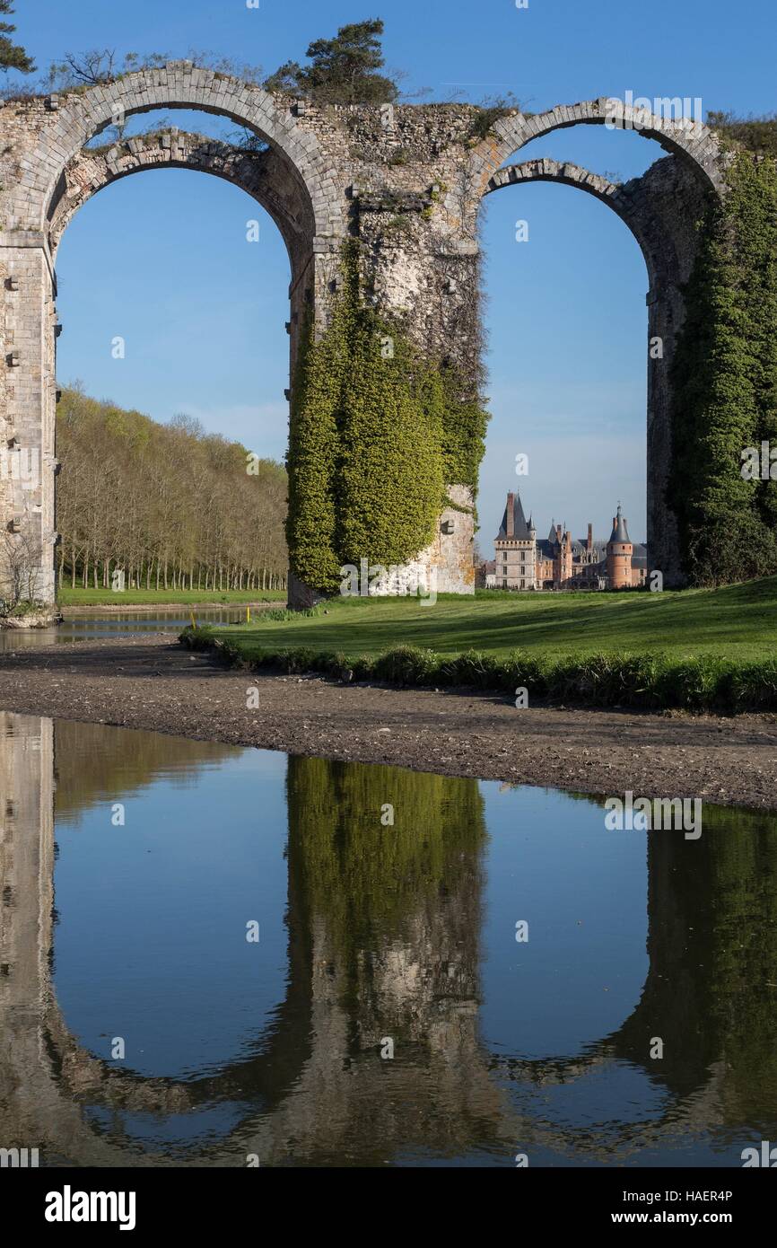 Maintenon chateau aqueduct hi-res stock photography and images - Alamy