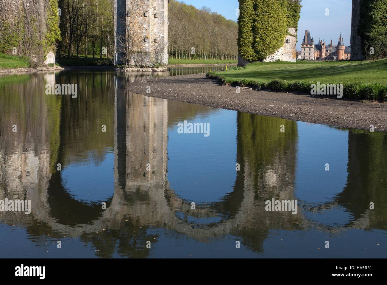 Maintenon chateau aqueduct hi-res stock photography and images - Alamy