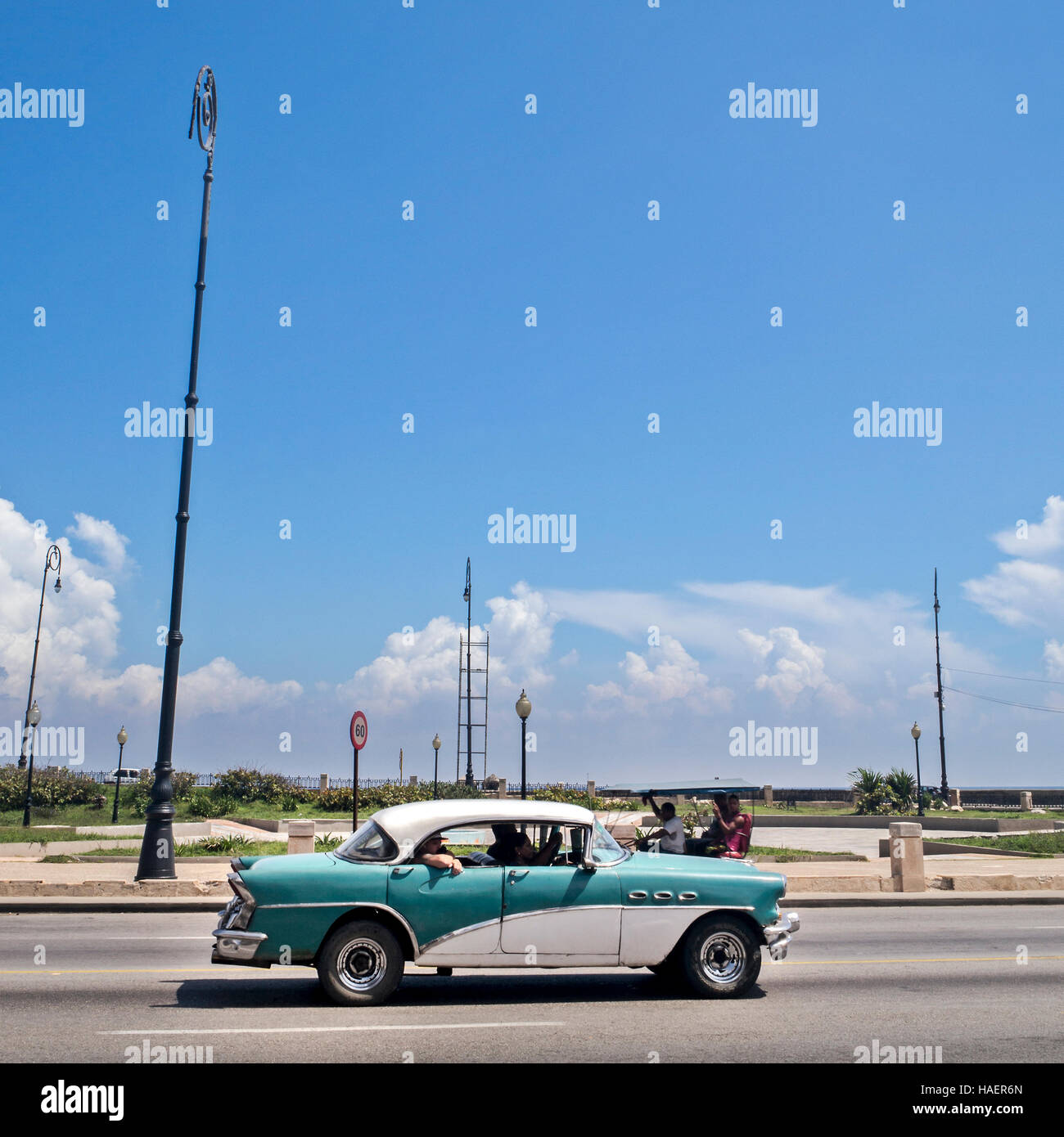 Havana classic american car parked outside hi-res stock photography and ...