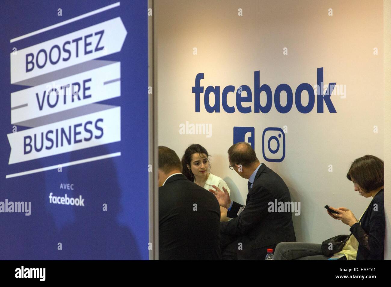 Facebook society hi-res stock photography and images - Alamy