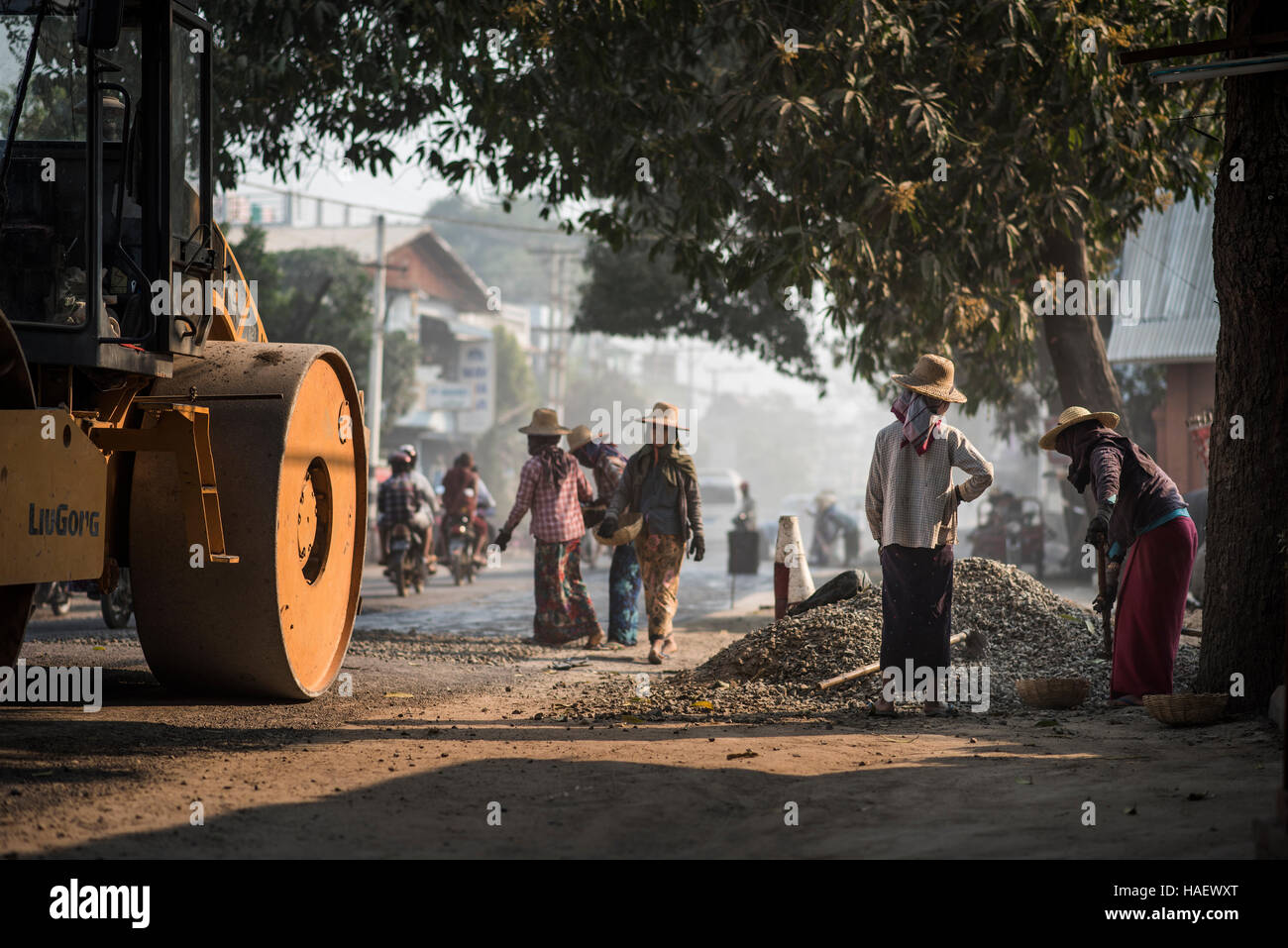 Women Road Workers High Resolution Stock Photography and Images - Alamy