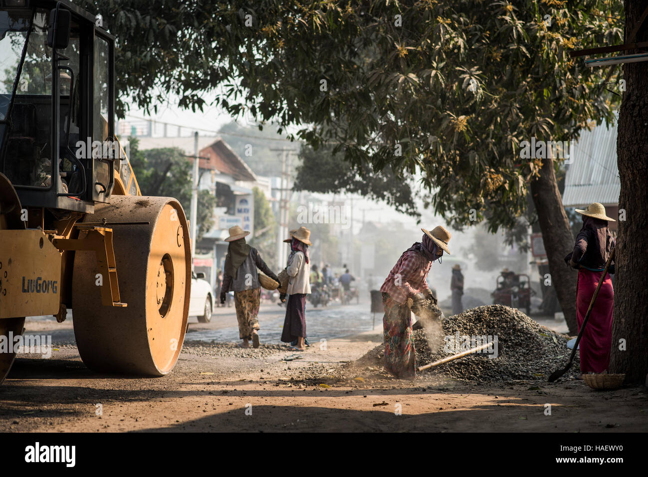 Women road workers hi-res stock photography and images - Alamy