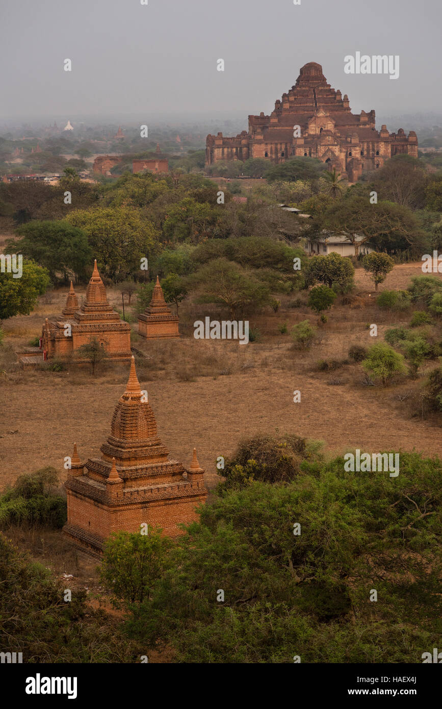 Bagan vertical architecture view myanmar hi-res stock photography and ...