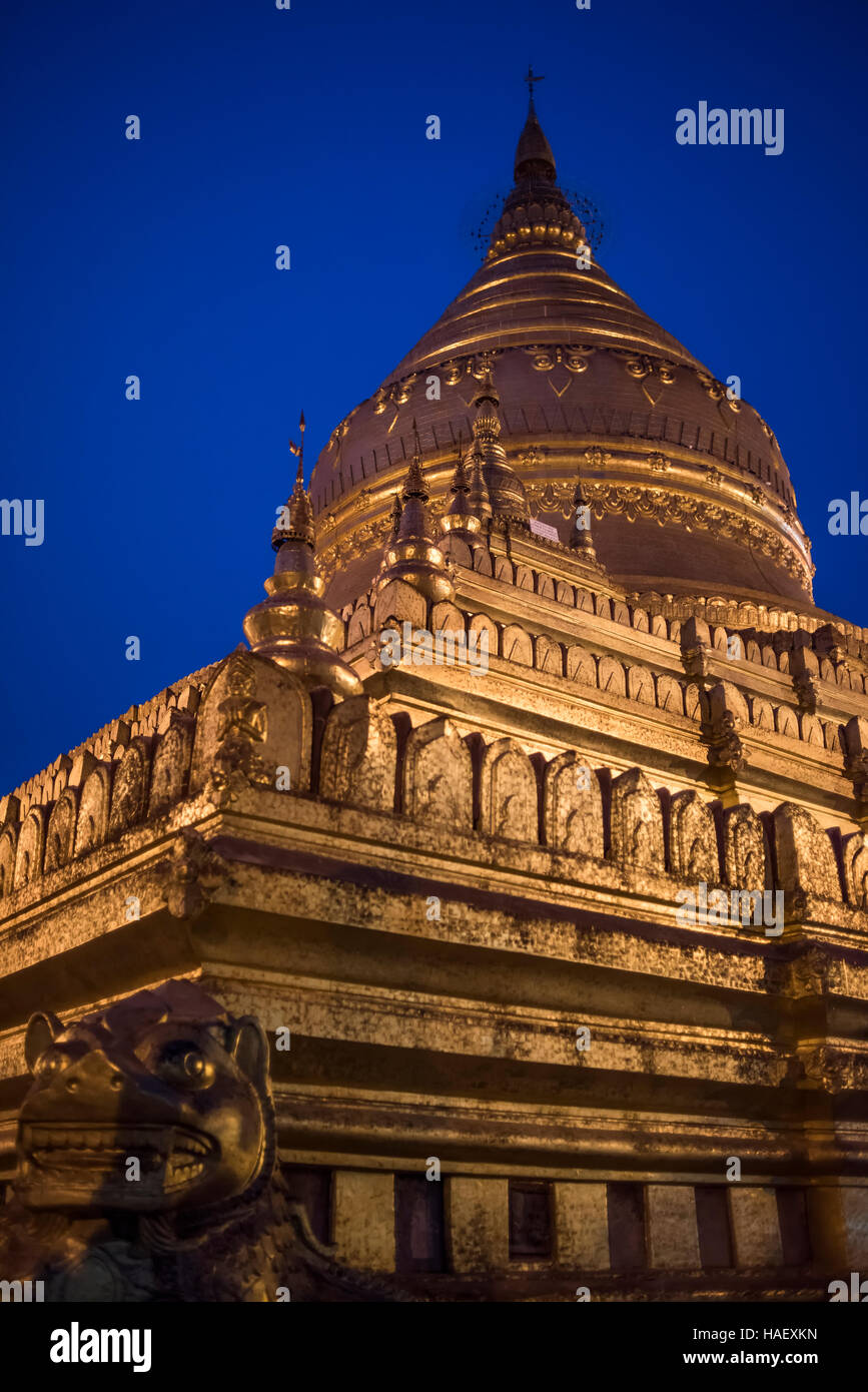Nighttime pagoda hi-res stock photography and images - Alamy