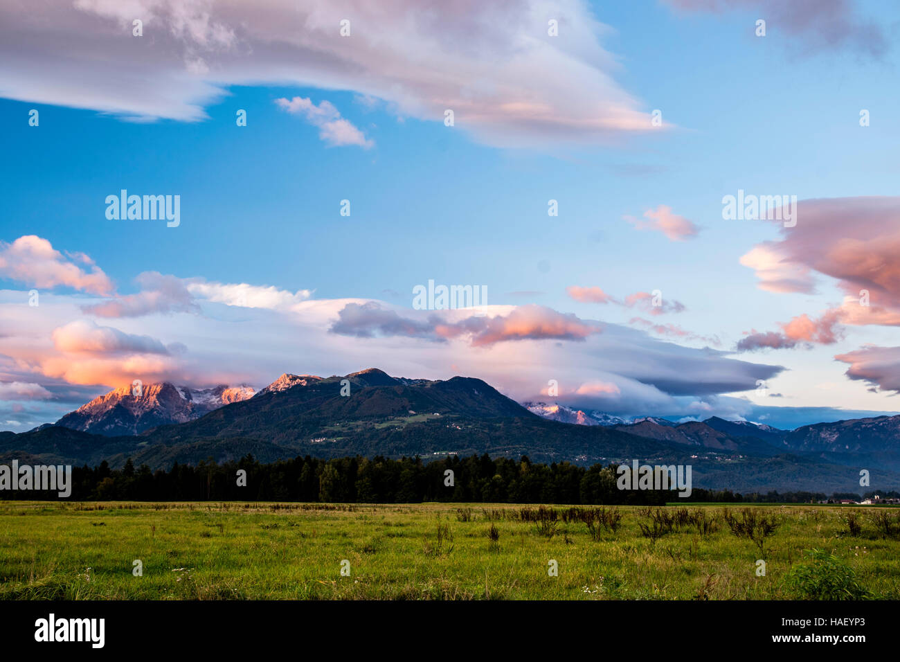 Clouds over mountains hi-res stock photography and images - Alamy