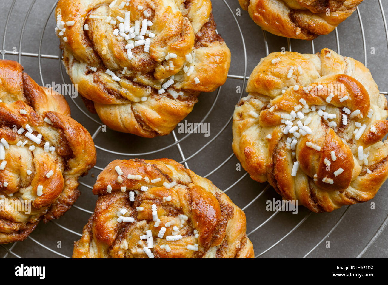 Sweet cinnamon bun rolls on cake rack Stock Photo - Alamy