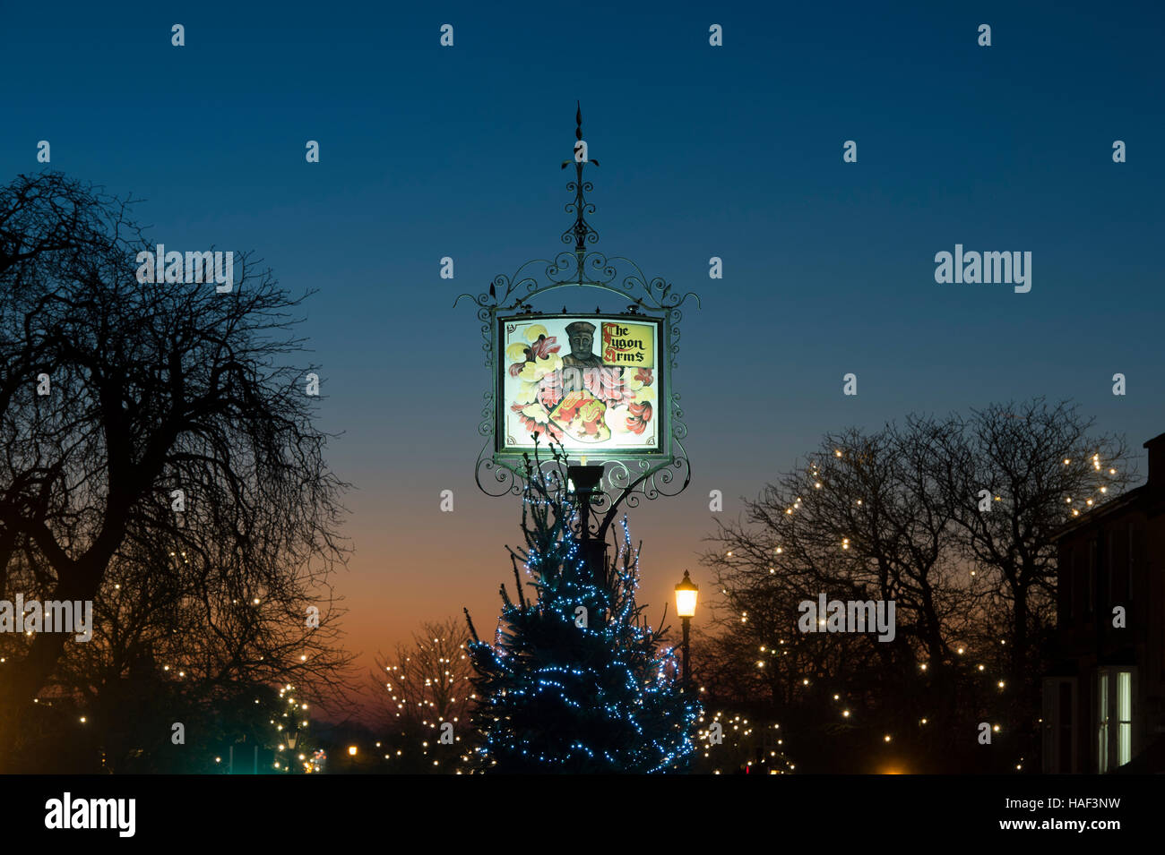 The Lygon Arms sign and Christmas tree decorations. Broadway, Cotswolds ...