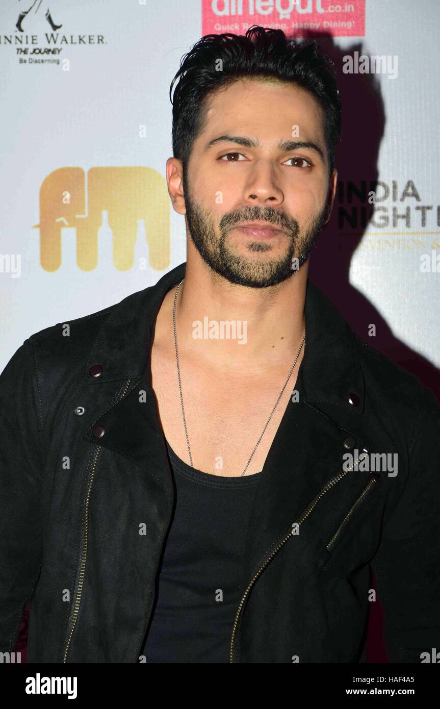 Fotos Del Actor Indio Varun Varun Dhawan, Samantha, Raj & DK, And Sita