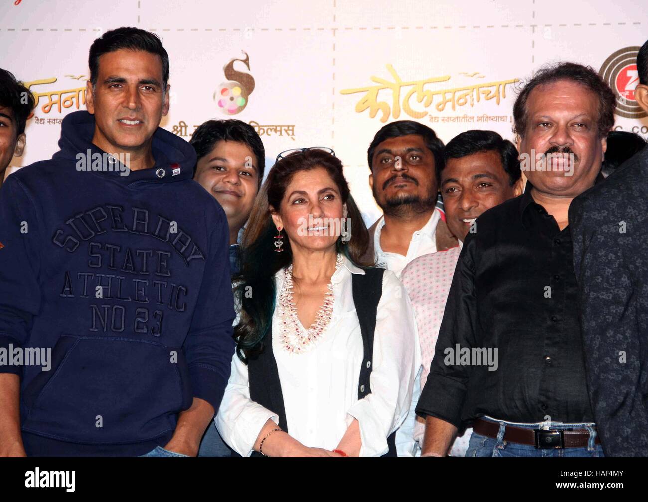 Bollywood actors Akshay Kumar and Dimple Kapadia with star cast during ...