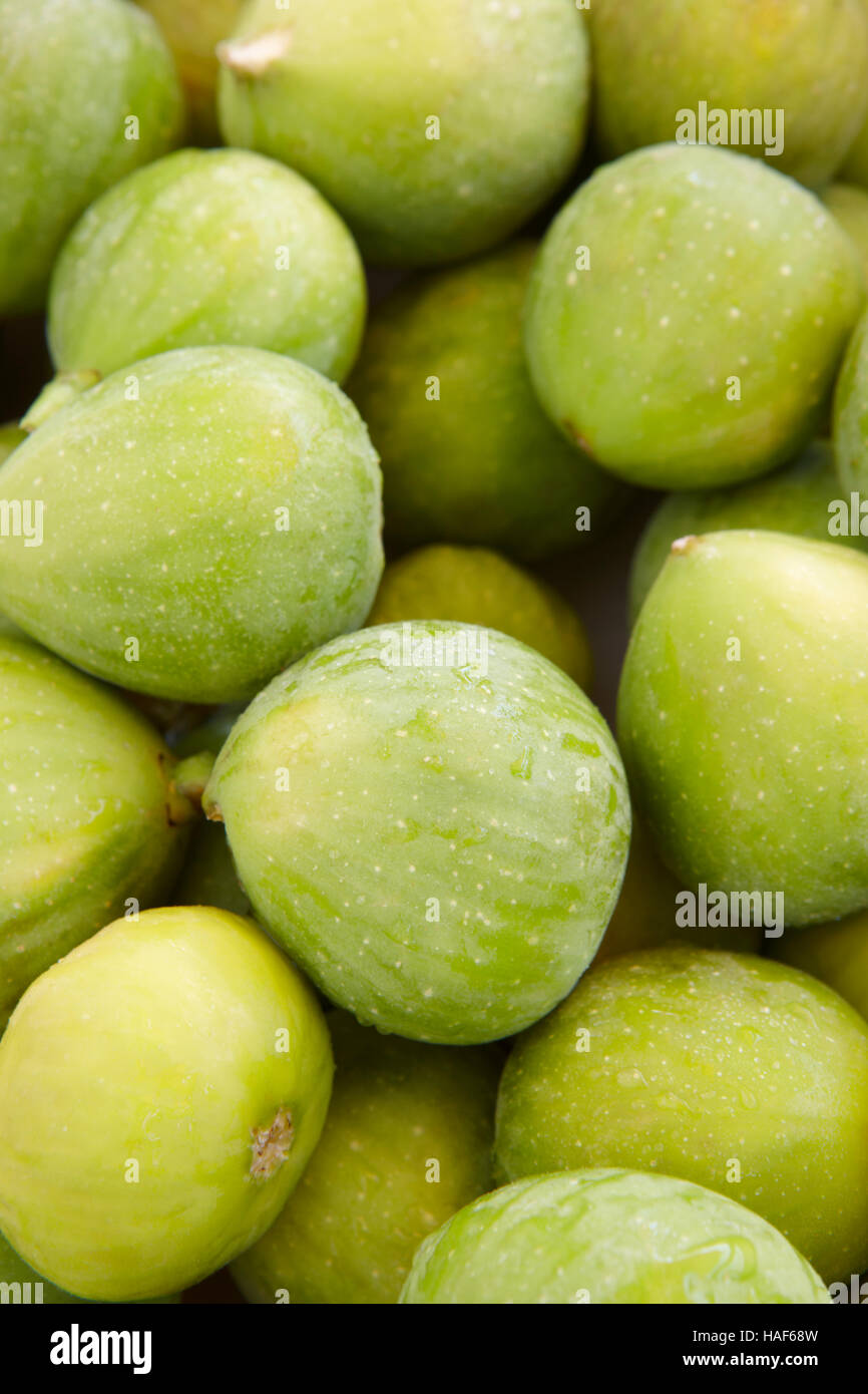 Fresh green figs detail. Vertical Stock Photo - Alamy