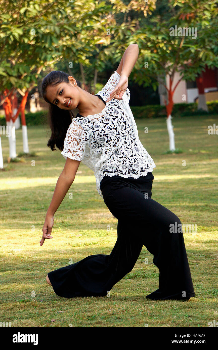 Twist dance hi-res stock photography and images - Alamy