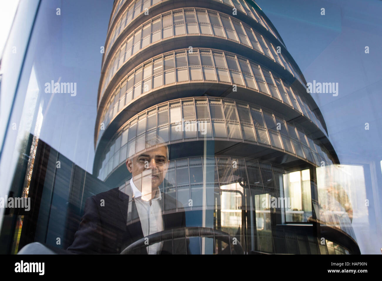 Mayor Of London Sadiq Khan Unveils The Worlds First Hydrogen Double